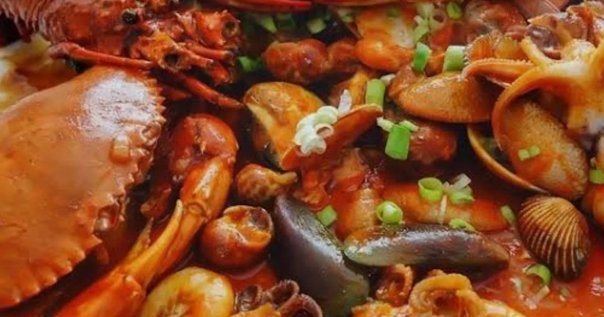 PADANG DIKEPUNG LAUT, TAPI RESTORAN SEAFOOD MINIM - Portal Berita CaranoWeb